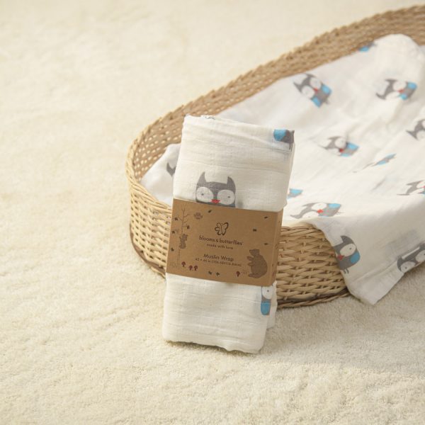 Single White Nappy (Pink Thread Border) - Blooms and Butterflies